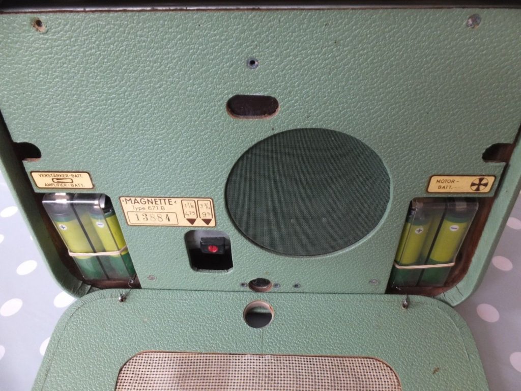 STUZZI: Portable recorder from the 1960s. | Audiophile News & Music Review