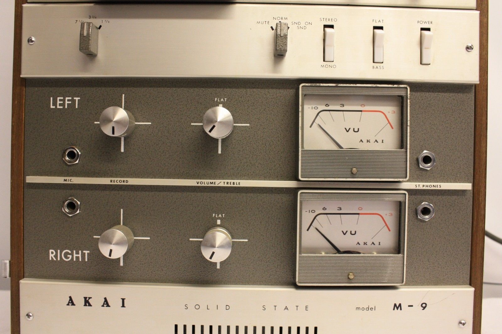 AKAI: M9 | Audiophile News & Music Review